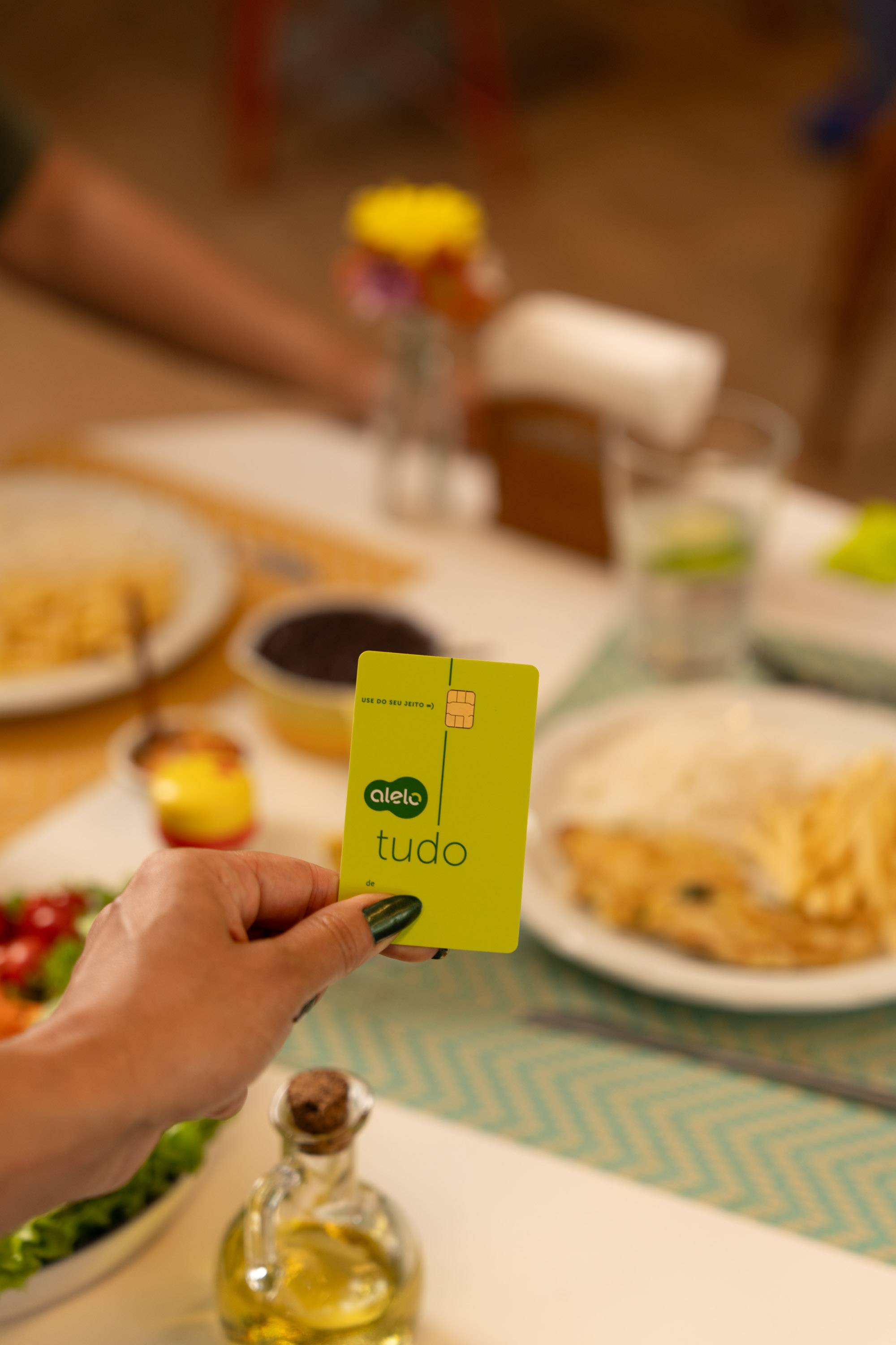 Vale-alimentação e vale-refeição é com a Alelo